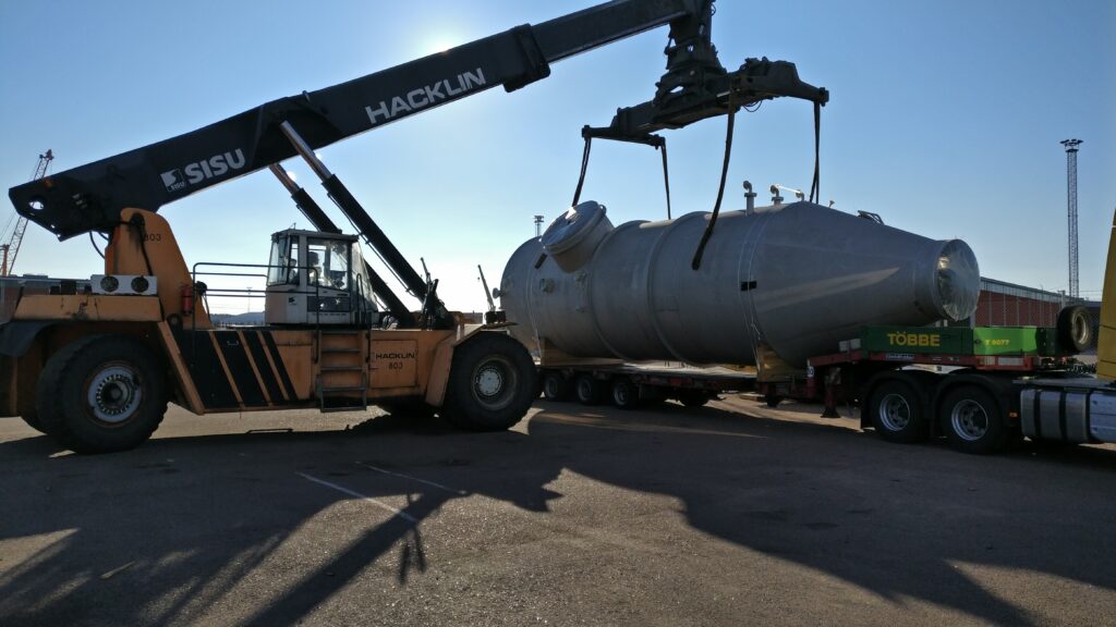 Forwarding and transport services - Hacklin Hamiko