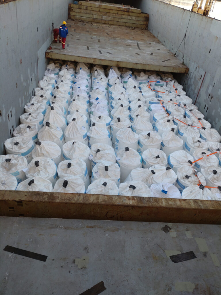 Vessel unloading - Hacklin Hacklin Hamiko