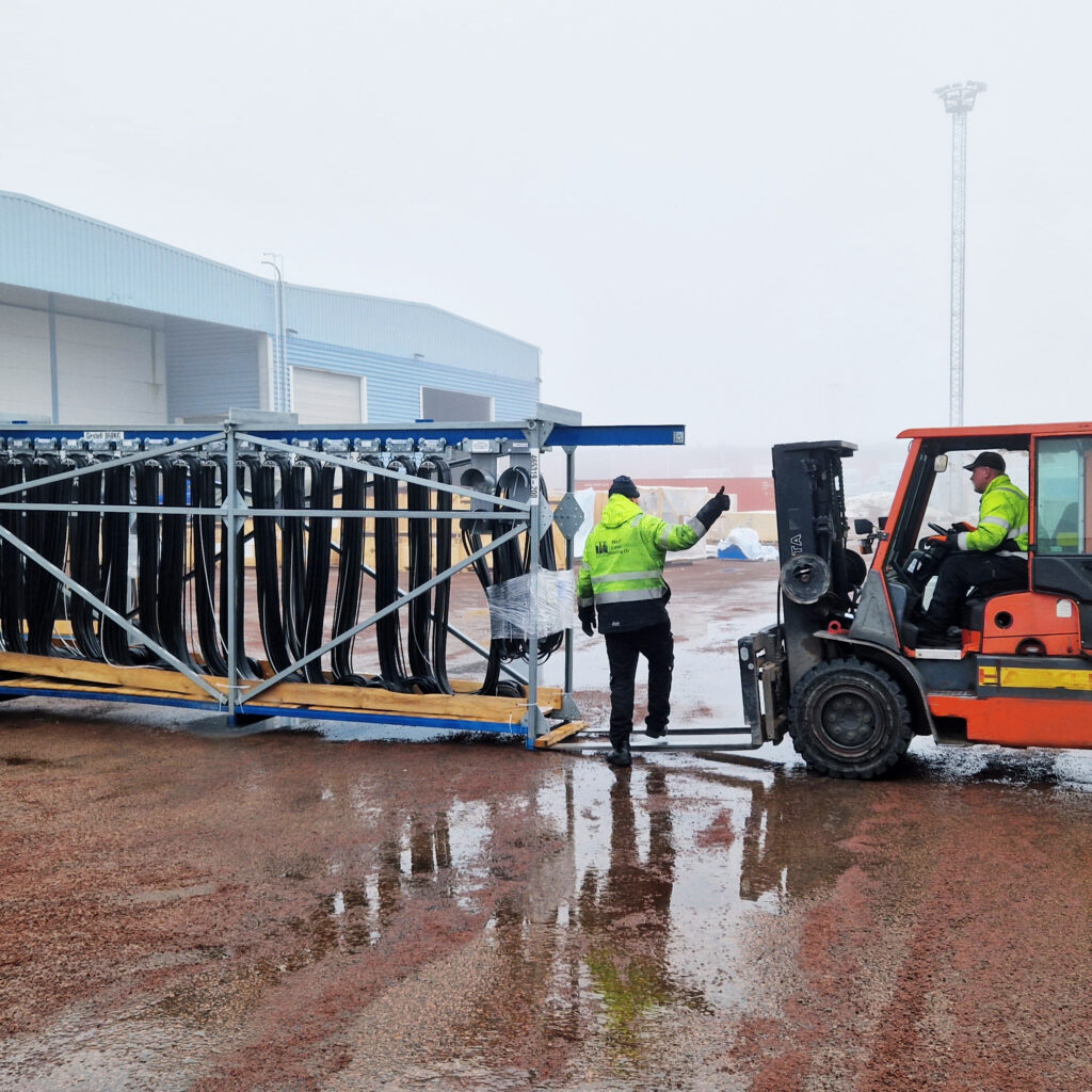Vessel unloading - Hacklin Hacklin Hamiko