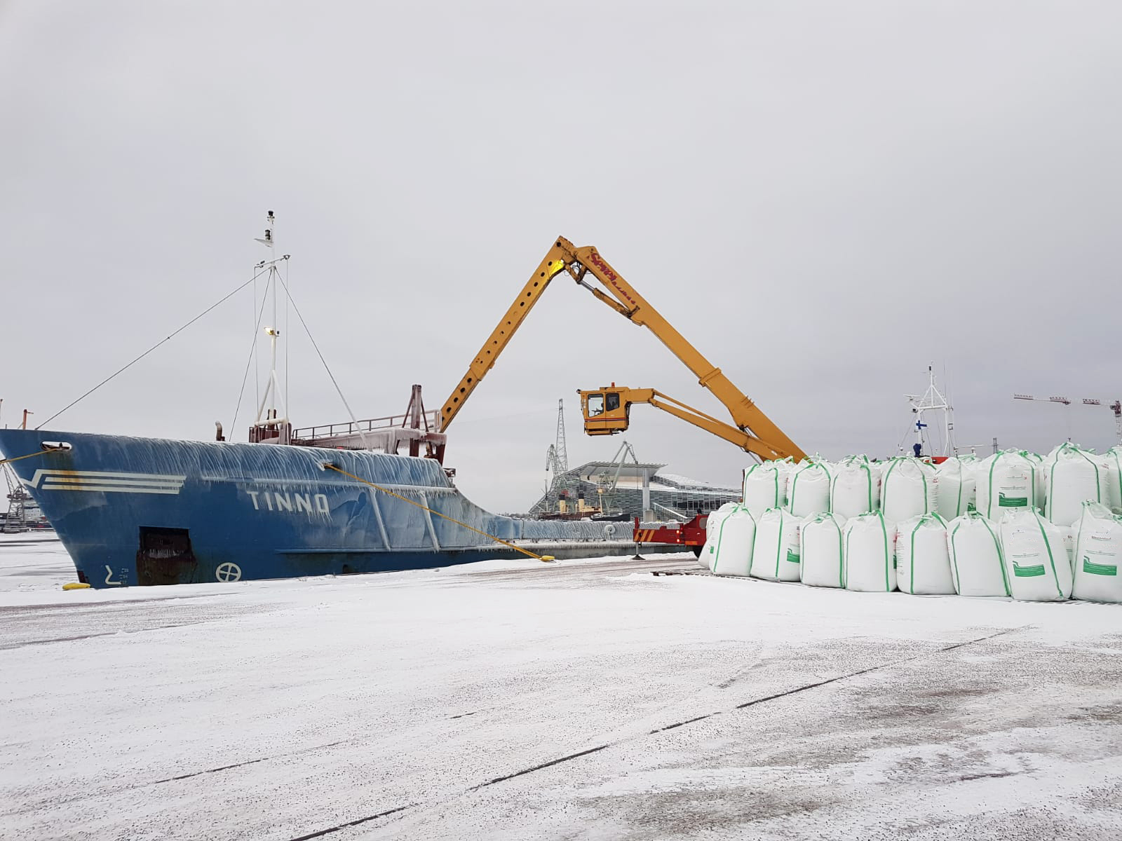 Vessel unloading - Hacklin Hamiko