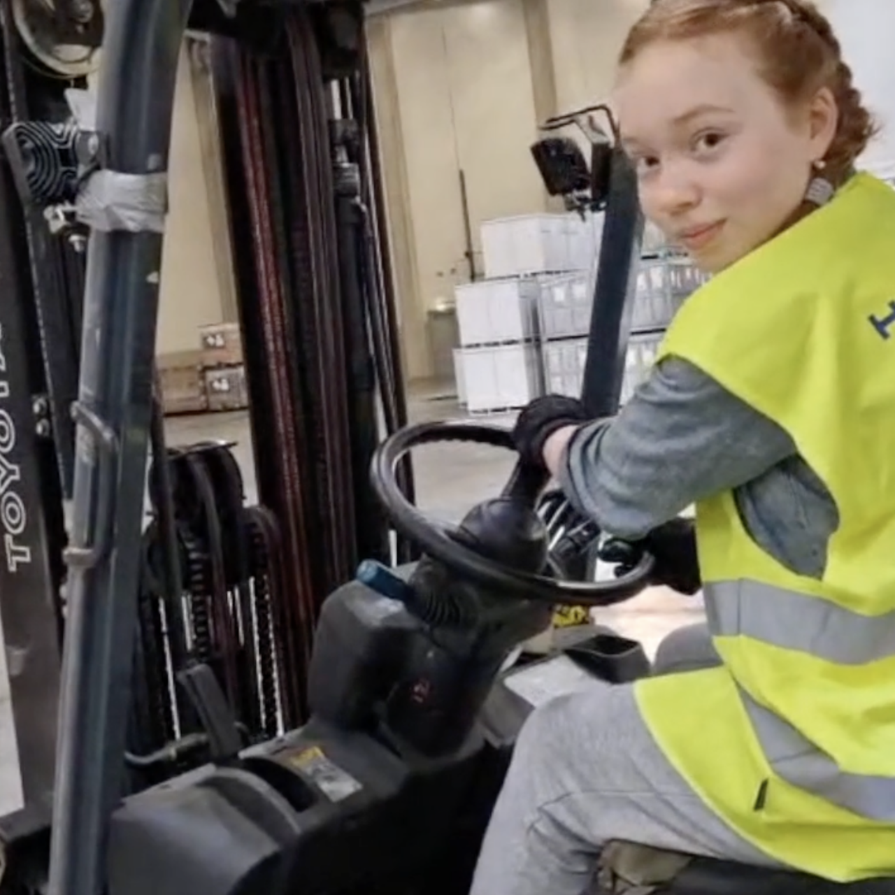 Hacklin Hamiko • Forwarding and warehousing services