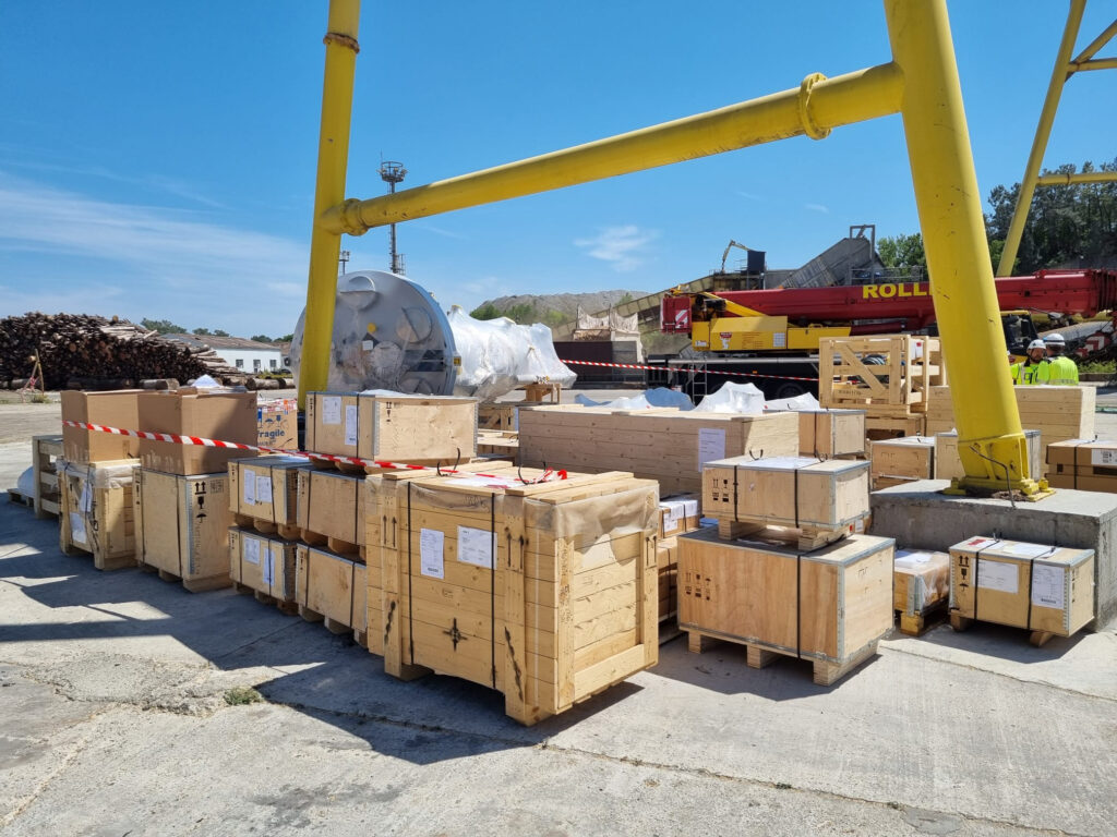 Project warehouse service - Hacklin Hamiko