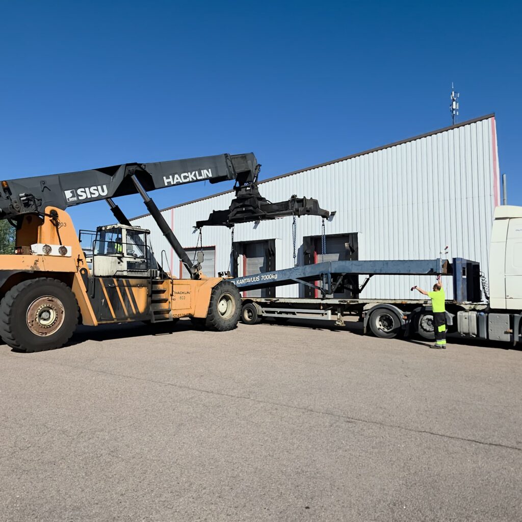 Hacklin Hamiko • Forwarding and warehousing services