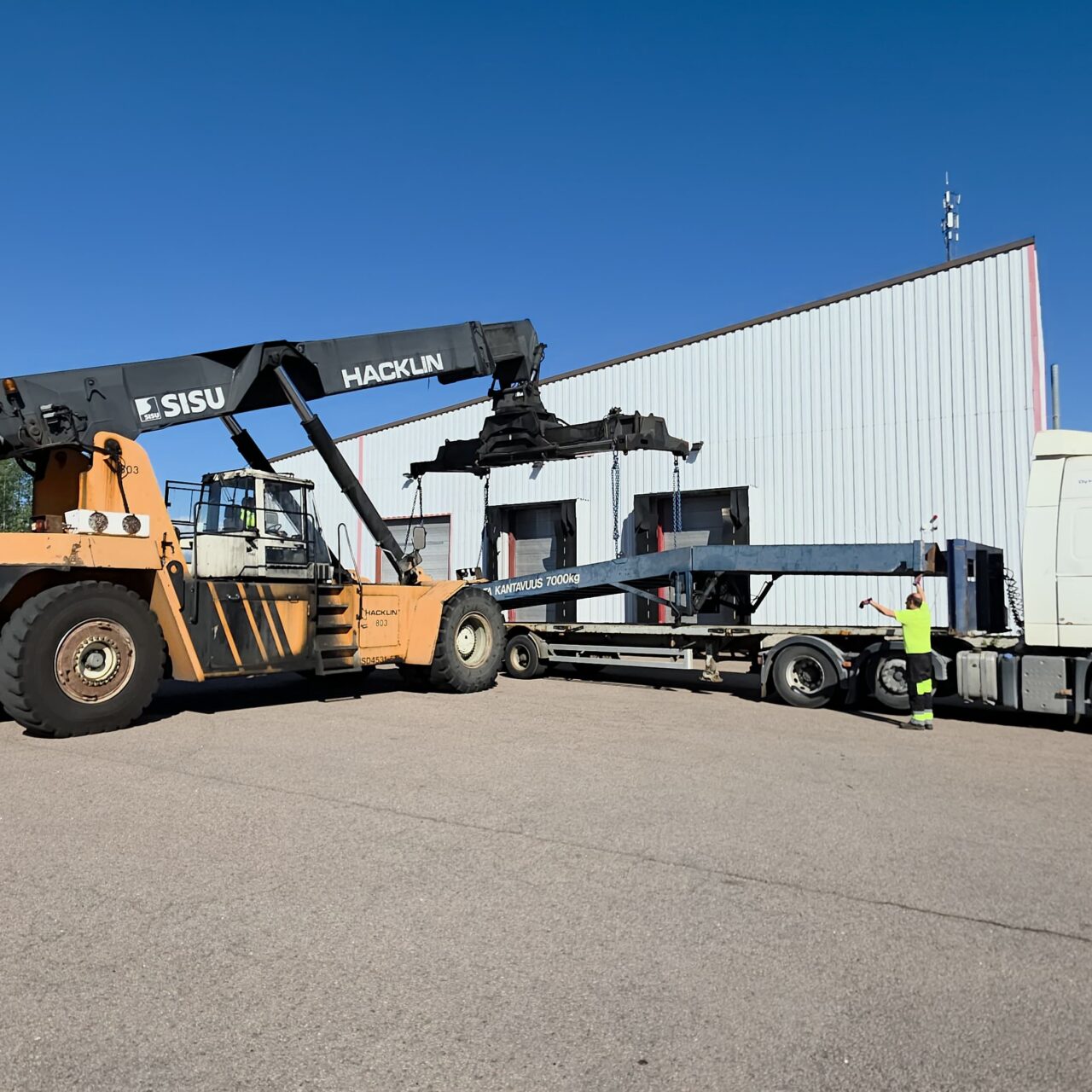 Hacklin Hamiko • Forwarding and warehousing services